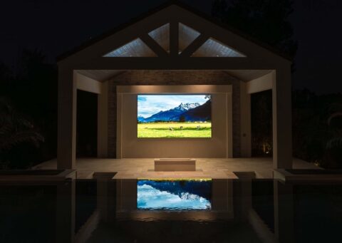 7 Outdoor TVs that Thrive in Full Sun Environments - CEPRO